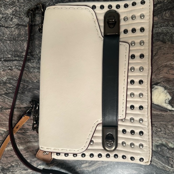 Bags | Coach Signature Series Crossbody Bag | Poshmark